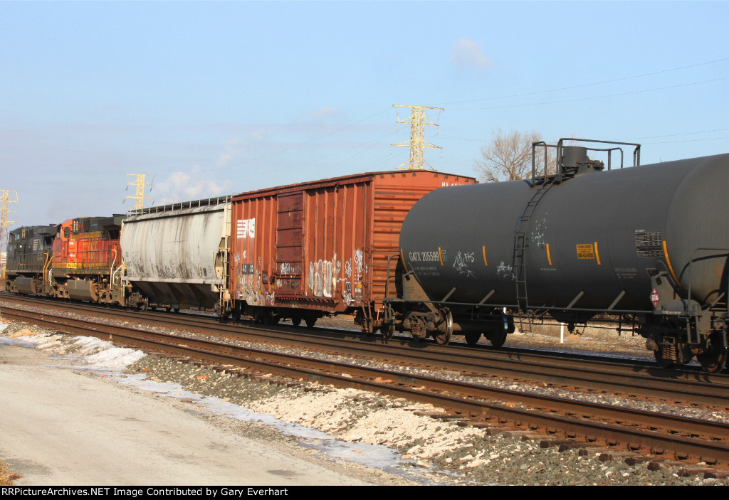NS 9635 and BNSF 4462